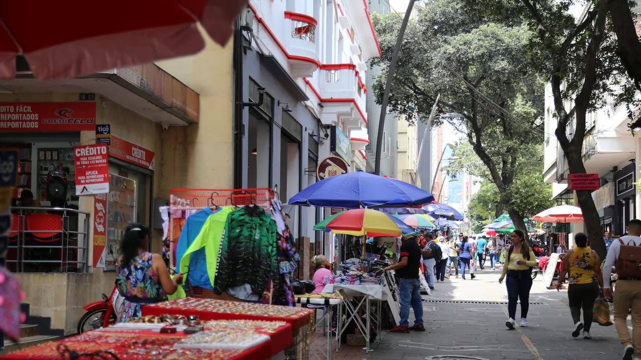 El comercio colombiano sigue en crisis | Centro Articulador de Medios